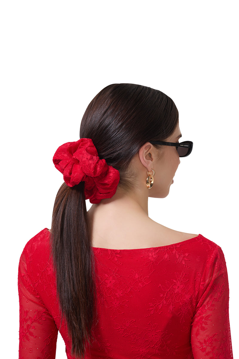 afrm-oversized-lace-scrunchie-risky-red – AFRM